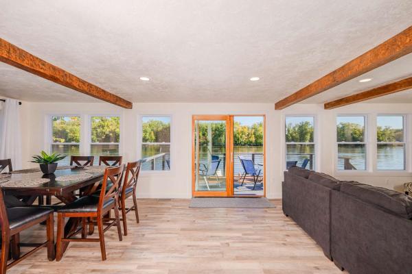 Wolf River Multi-family Retreat - Sleeps 14 Pontoon Boat Paddle Boards Firepit - Fremont, WI