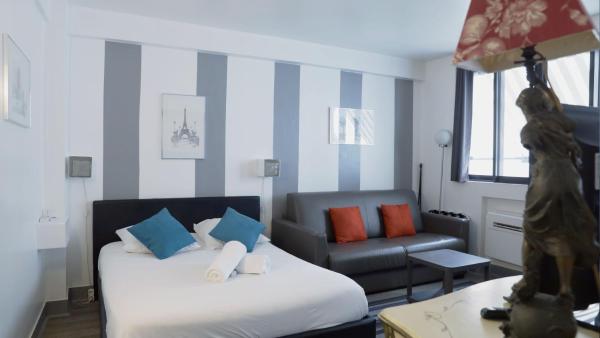 Arc De Triomphe & Trocadéro Square - Paris Vacation Rentals - Eiffel Tower - Paris