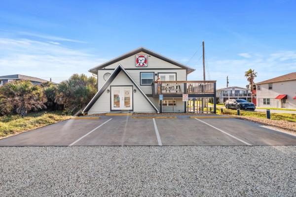 Oceanfront 2-bedroom Condo | Pet Friendly | Deck & Views | Near Beach - Flagler Beach, FL