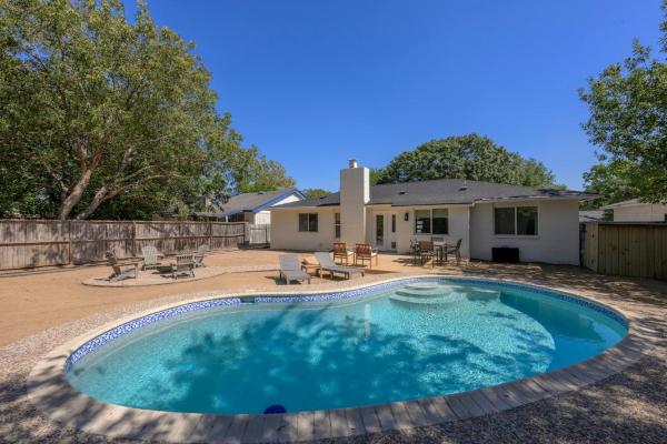 Stylish Austin 3br And Private Pool - Austin, TX