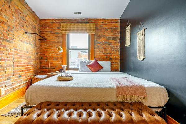 Prime Location Top Rated Clean Parking Free! - Columbus, OH