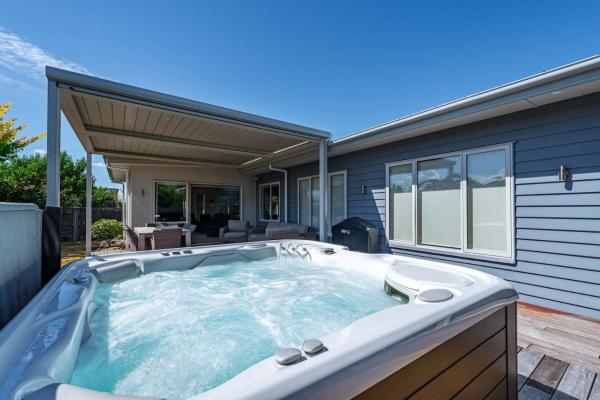 Wanaka Haven Spa Views And Fantastic Outdoor Living - Wanaka