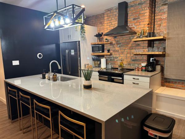 Jungle House Columbus Short North Downtown Free Parking - Walk To Convention Center & Nationwide Arena - 4br Luxury Home - Sleeps 16 - Over 5,800 Five Star Stays - Columbus, OH