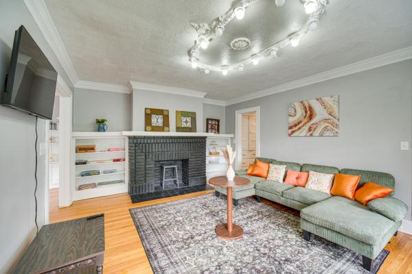 Deck, Pool Table! Walkable Cleveland Heights Apt - Cleveland Heights, OH