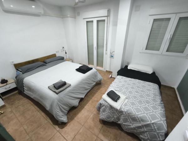 Habitación Con Baño Privado En Casa De 3 Habitaciones - Granada