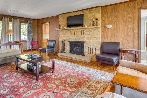Private Yard & Grill: Retreat Near Norfolk Lake! - Mountain Home, AR