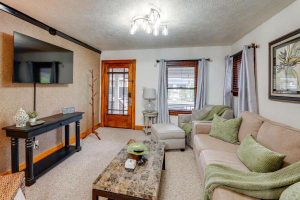 1 Mi To Akron Zoo Ranch-style Home With Yard! - Akron, OH