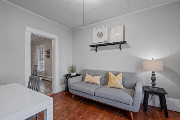 Perfect Size For Short & Mid Term Stays - Manchester, NH