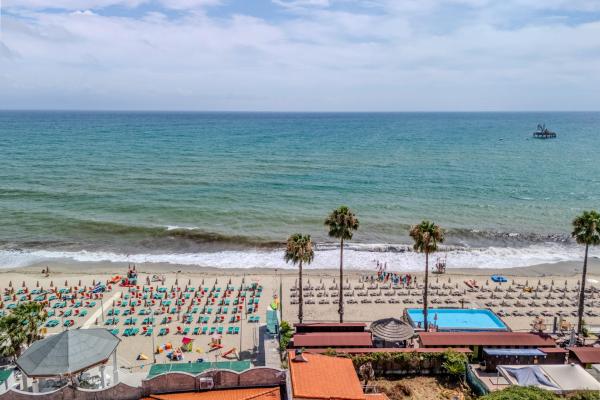 Attico Vista Mare - Free Wifi & Ac - Spiaggia 1 Minuto - Savone
