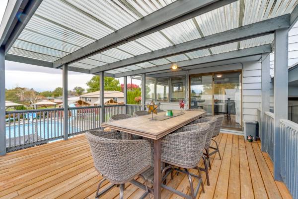 Yakima Home Rental Seasonal Outdoor Pool, Hot Tub - Yakima, WA