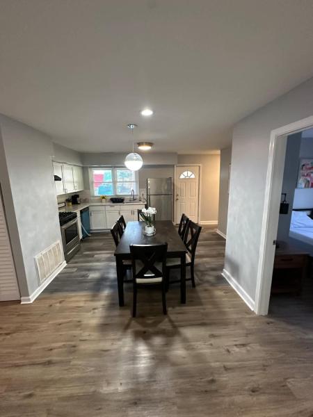 Ranch Single Level Home Near Downtown Tinley Park - Tinley Park, IL