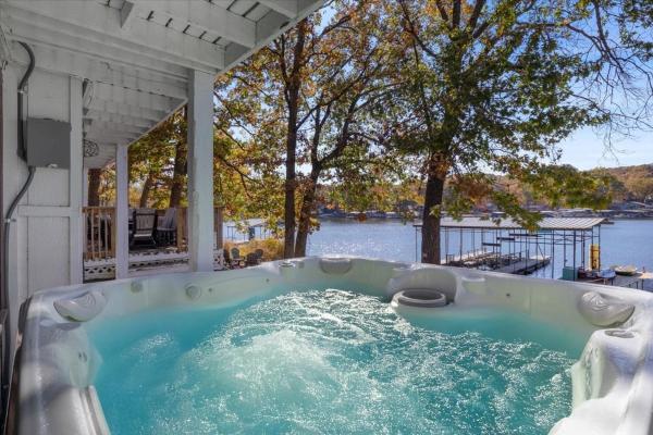 Amazing Lake Experiences! Private Hot Tub, Aamazing Dock, Firepit & Two Layers Of Decks - United States