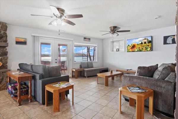Newly Updated Interior, Sunroom W/ Hot Tub, Deck, Deep Water Dock, Boat & Pwc Slips - Estados Unidos