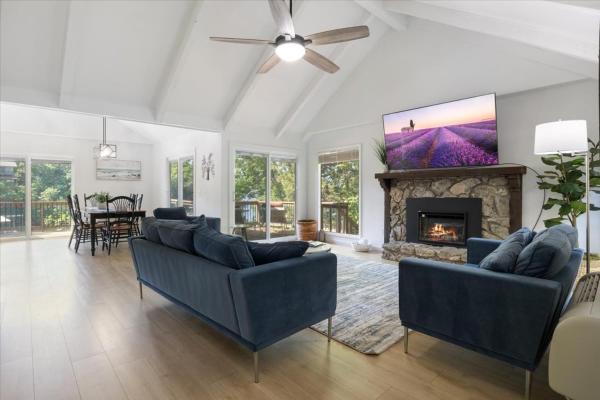 Lakefront Home W/ Modern Upgrades, Private Dock & Boat Slip - Estados Unidos