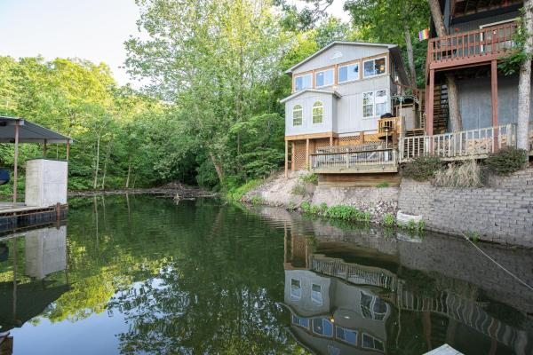 Wonderful Remote Lake Cabin! Fish From Deck & Dock - United States