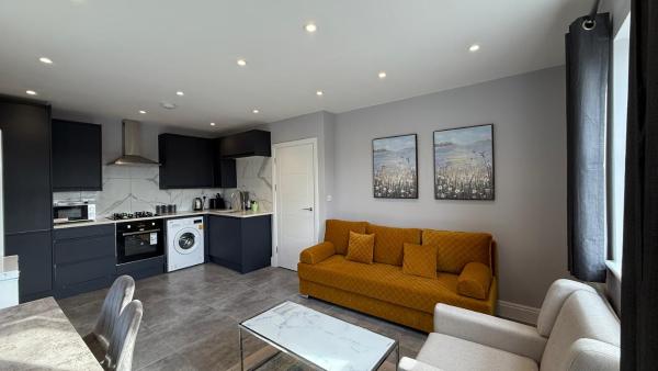 Modern 2 Bed Apartment Includes Free Parking - Farnham