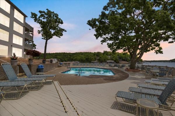 Lake Views, Lakefront Pool, Great Location! - États-Unis
