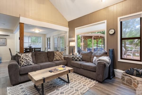 Lakefront Retreat W/ Private Dock, Kayaks, Swim Mat & Lake Views - États-Unis