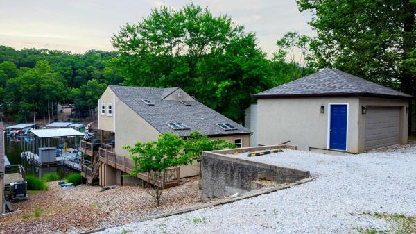 Newly Remodeled W/ Dock, Boat & Pwc Slips, Pool Table & Golden Tee - United States