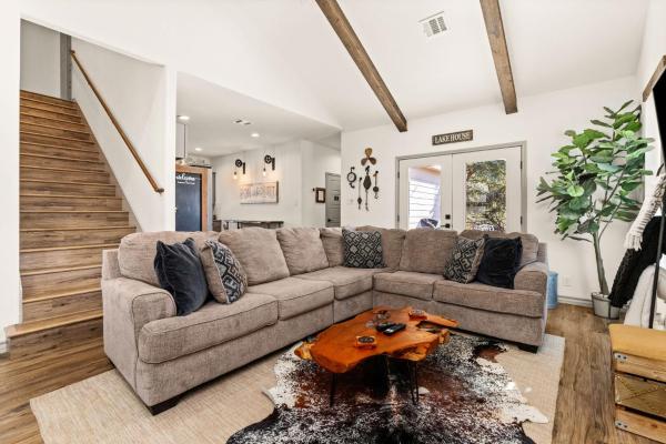 Lakeview Escape W Hot Tub Firepit & Game Room - Wimberley, TX