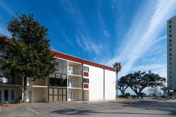 Cozy 2 Bed 2 Bath Condo At The Beachside Ocean Club Villas - Biloxi, MS