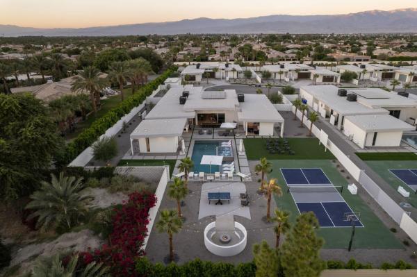 Gold @ Elemento49 Pool Pickleball Sleeps 18 - Indio, CA