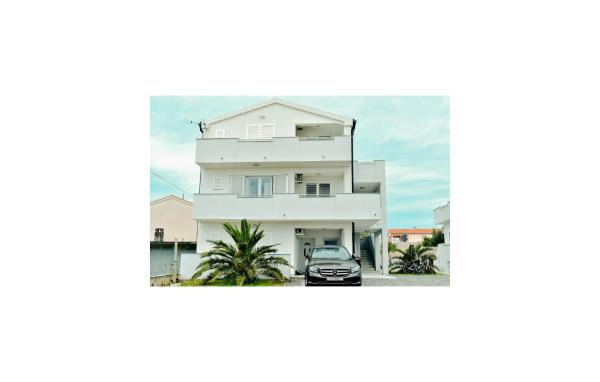 Nice Apartment In Vrsi With Wifi - Vrsi