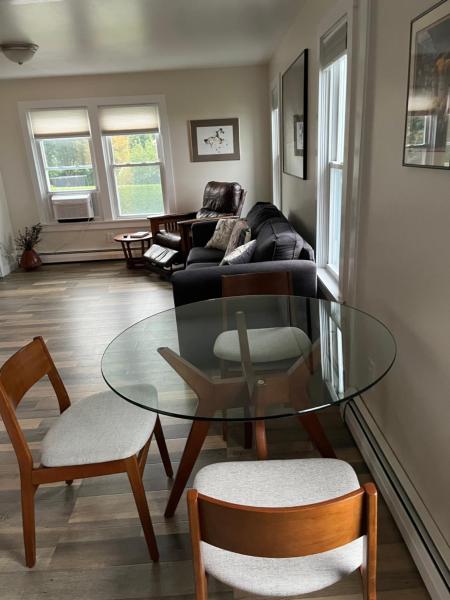 Modern Studio Retreat Minutes From Downtown Burlington - バーモント州