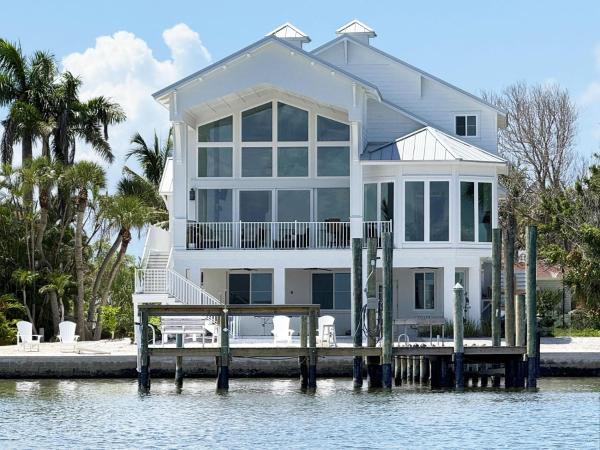 Lemon Bay Luxe – Dock, Beach & Manasota Vibes - Florida