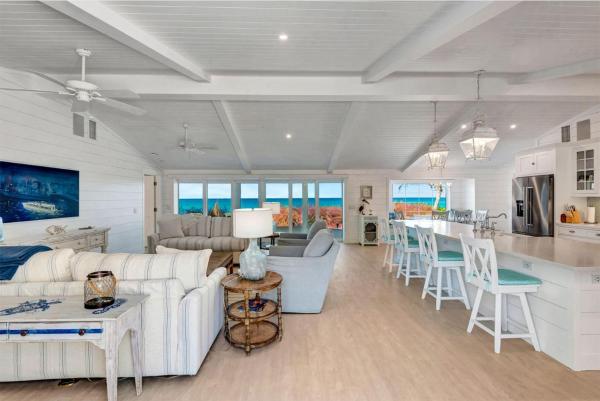 Manasota Key Elegance – 3br Beach + Dock - Englewood, FL