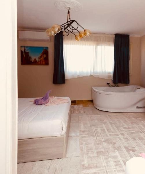 Rate Pyramids View - Giza