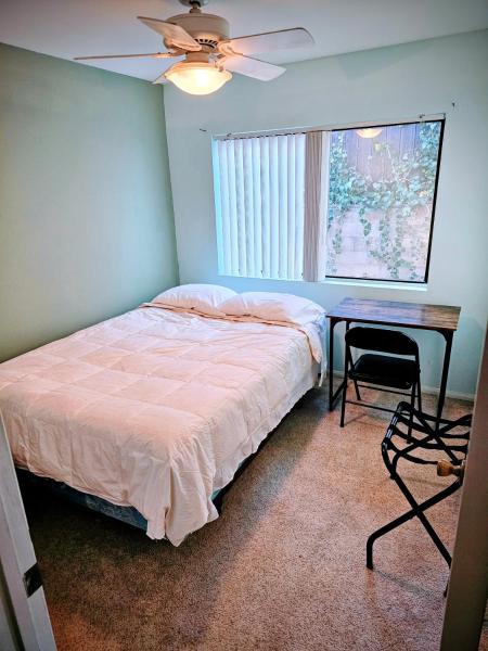 Private Room 1 - Prime City Access - Welcome To The Cat House - Due To A Medical Allergy We Regret That We Can Not Accommodate Guests Wearing Fragrance Including Perfume And Cologne, And Also Guests Who Smoke Including Smoke On Clothing - San Diego, CA