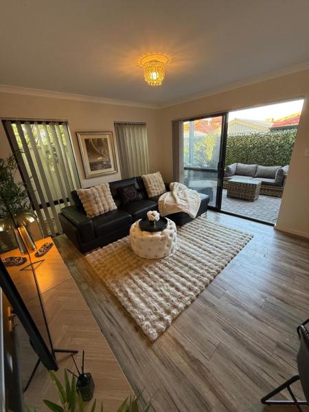 Glamorous Getaway - Mandurah