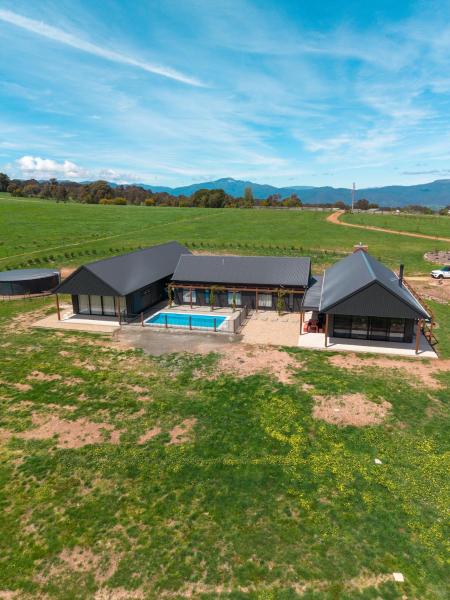 Half Mile High - Merrijig - Sleeps 10 - Mount Buller