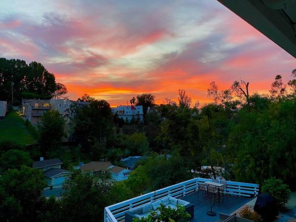 Hillside Hideaway - Private Woodland Hills Canyon Suite - Calabasas, CA