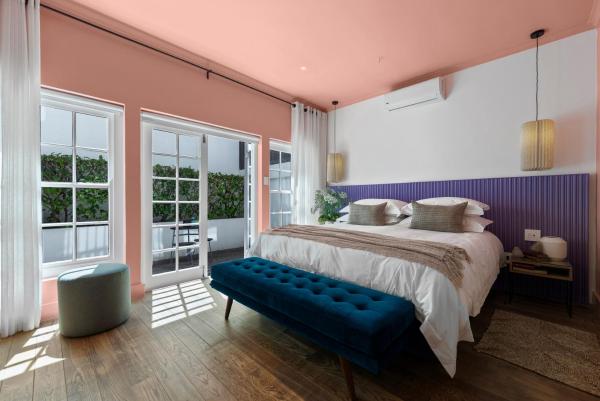 Neighbourhood Quaters - Cape Town