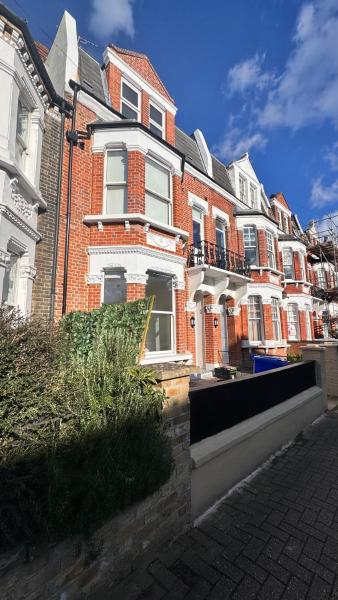 Deluxe Suite W Ps5, Balcony, Netflix, Sleeps 6, Ideal For Relocators And Professionals - Epsom