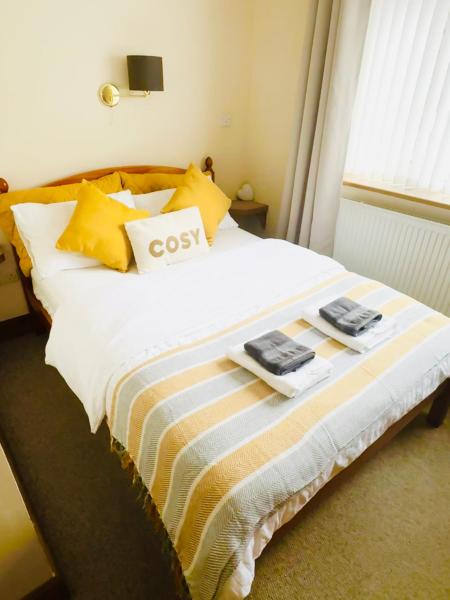 Gethin Lodge Cosy Holiday Cottage Near Bpw With Secure Double Garage With Cctv Sleeps Up To 6 Guests - South Wales