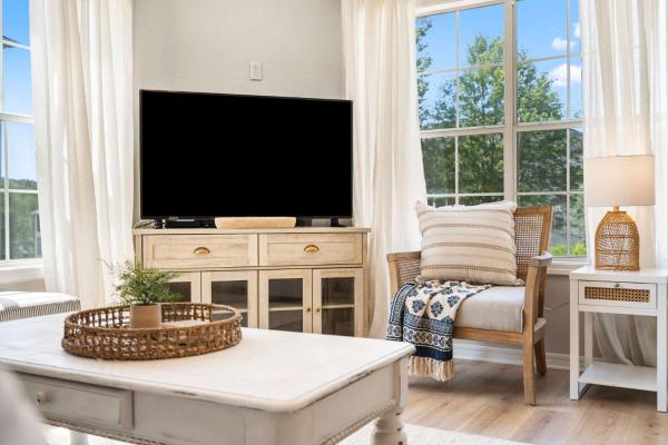 2 Pools Near The Lake And 76 Strip - Starbucks - Branson, MO