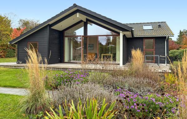 Beautiful Home In Gilleleje With Wifi - Denmark