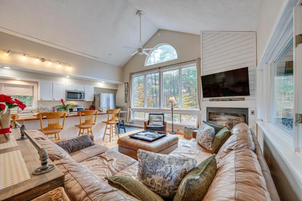 White Mountains Home With Hot Tub - Walk To Town! - New Hampshire