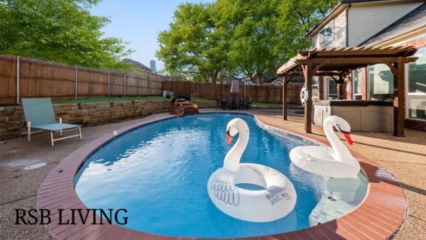 5br Luxury Stay Dive Into Pool & Theater Fun - Grapevine, TX