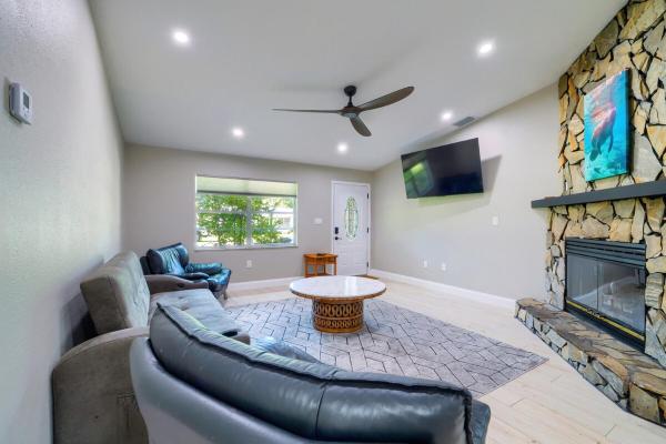 Where Manatees Mingle - Beverly Hills, FL