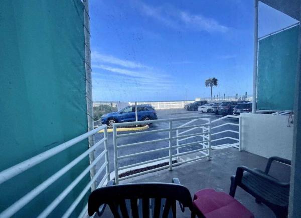 Wonderful Apartment On The Beach - Daytona Beach, FL