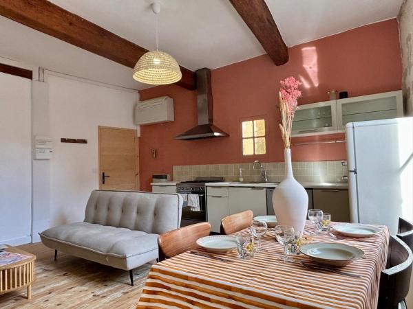 Arles Et Son Jardin D'été - Beaucaire