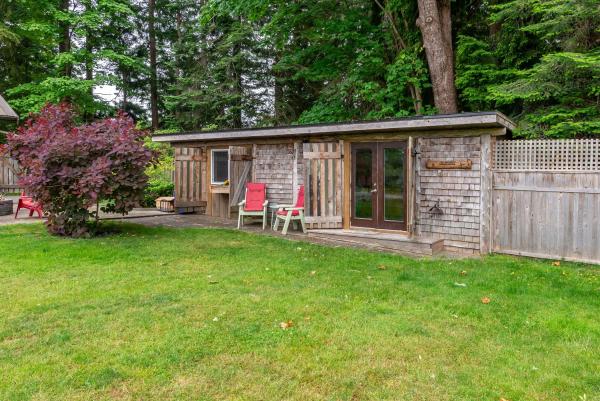 The Wood Shed With Hot Tub - Vancouver Island