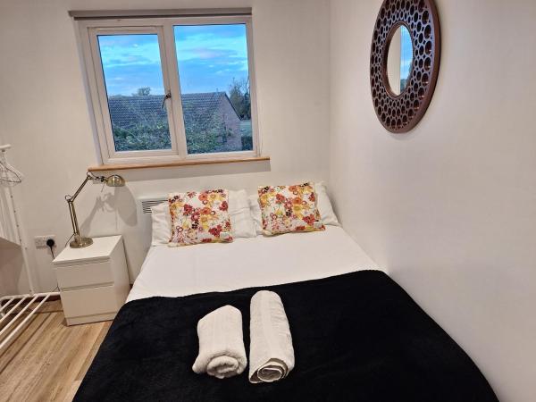 Apartment - Sleeps 2 - Parking - Balcony - Cambridge