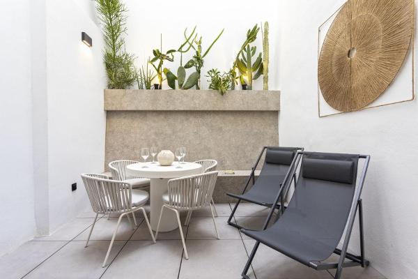 Magnificent Renovated 2bd 2bth Duplex With Backyard - City Centre - Málaga