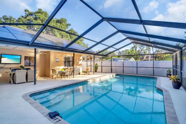 Balay Clearwater - 15 Min Beach Heated Pool Fun - Clearwater, FL