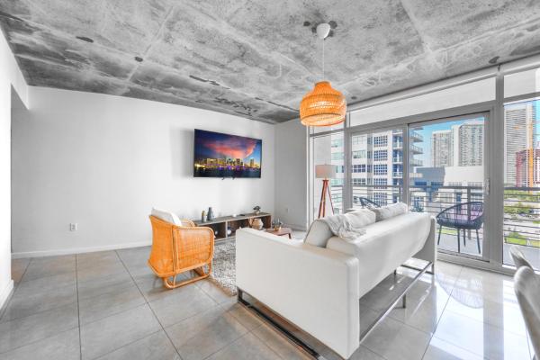 Contemporary Midtown Condo - Pool & Free Parking - Hialeah, FL